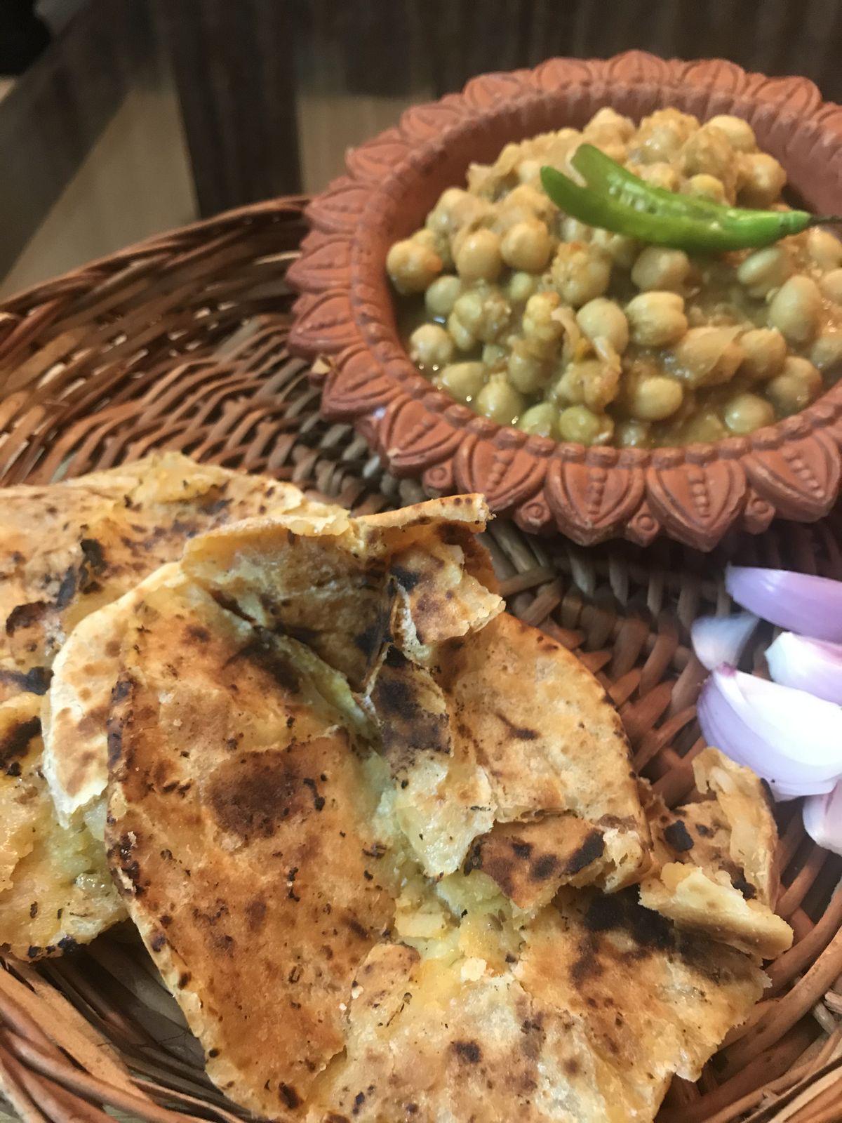 paneer naan chole – Maya Express